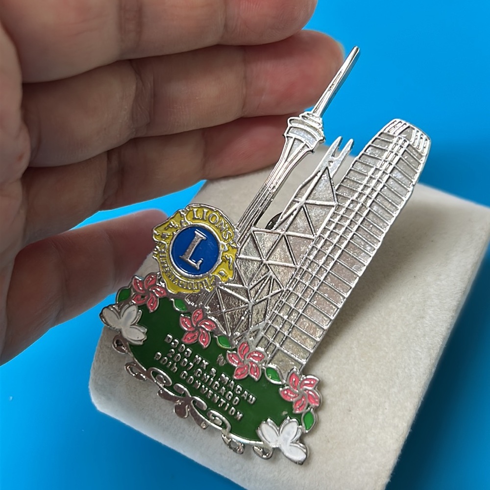 2007 International Lions Club Lapel Pin - Gem